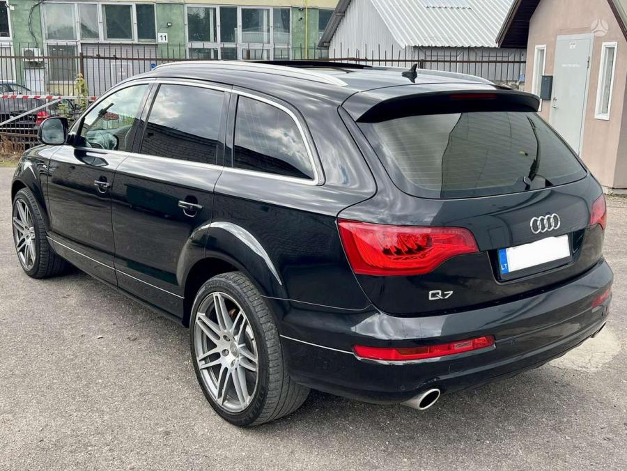 Black Audi Q7 2008 in Vilnius, with an engine capacity of 4.13 L and mileage of 276 thousand km for 6350 €, photo 4 on AUTOMOTO.COM.LV