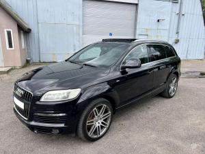 Black Audi Q7 2008 in Vilnius, with an engine capacity of 4.13 L and mileage of 276 thousand km for 6350 €, photo 5 on AUTOMOTO.COM.LV