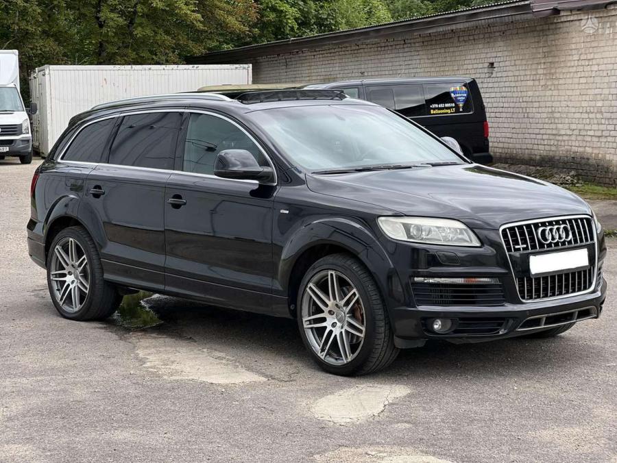 Black Audi Q7 2008 in Vilnius, with an engine capacity of 4.13 L and mileage of 276 thousand km for 6350 €, photo 7 on AUTOMOTO.COM.LV