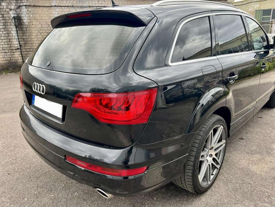 Black Audi Q7 2008 in Vilnius, with an engine capacity of 4.13 L and mileage of 276 thousand km for 6350 €, photo 8 on AUTOMOTO.COM.LV