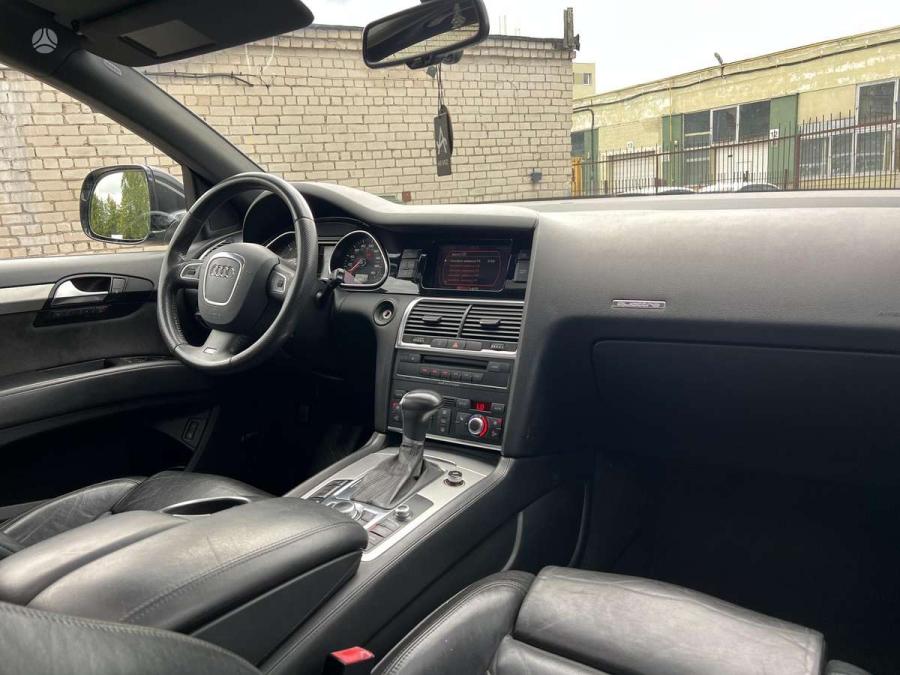 Black Audi Q7 2008 in Vilnius, with an engine capacity of 4.13 L and mileage of 276 thousand km for 6350 €, photo 9 on AUTOMOTO.COM.LV