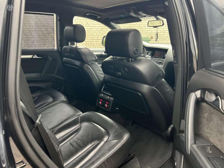 Black Audi Q7 2008 in Vilnius, with an engine capacity of 4.13 L and mileage of 276 thousand km for 6350 €, photo 10 on AUTOMOTO.COM.LV