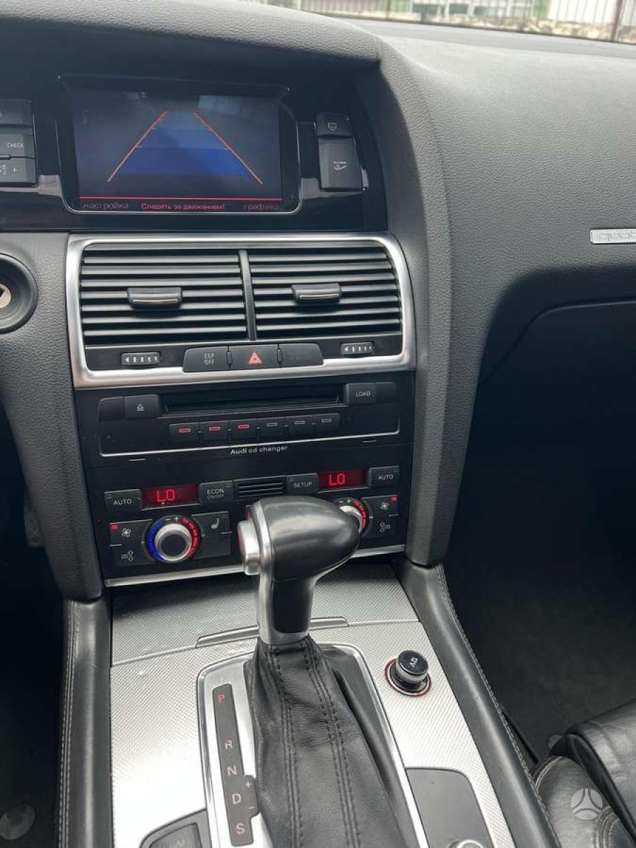 Black Audi Q7 2008 in Vilnius, with an engine capacity of 4.13 L and mileage of 276 thousand km for 6350 €, photo 13 on AUTOMOTO.COM.LV