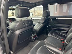 Black Audi Q7 2008 in Vilnius, with an engine capacity of 4.13 L and mileage of 276 thousand km for 6350 €, photo 17 on AUTOMOTO.COM.LV