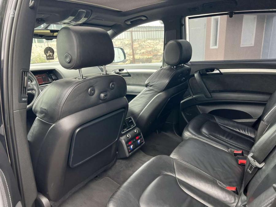 Black Audi Q7 2008 in Vilnius, with an engine capacity of 4.13 L and mileage of 276 thousand km for 6350 €, photo 17 on AUTOMOTO.COM.LV