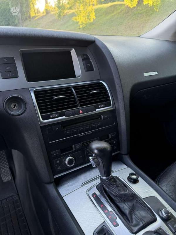 Black Audi Q7 2008 in Jonava, with an engine capacity of 2.97 L and mileage of 329 thousand km for 4900 €, photo 9 on AUTOMOTO.COM.LV