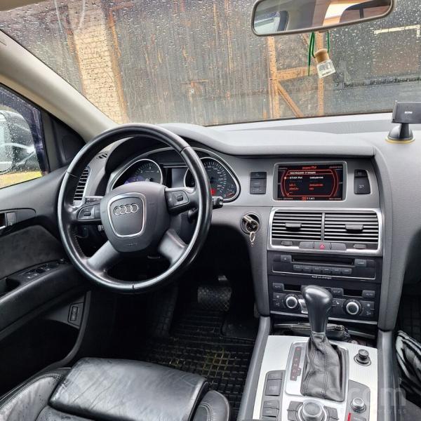 Black Audi Q7 2008 in Riga, with an engine capacity of 3.00 L and mileage of 306 thousand km for 7900 €, photo 7 on AUTOMOTO.COM.LV