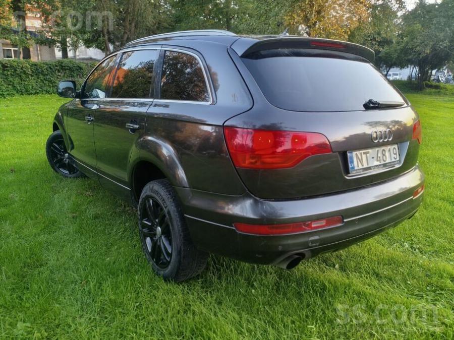 Black Audi Q7 2008 in Riga, with an engine capacity of 3.00 L and mileage of 376 thousand km for 4800 €, photo 4 on AUTOMOTO.COM.LV