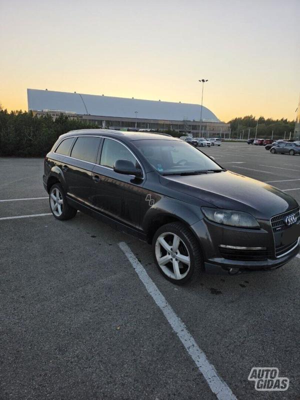 Audi Q7 2008 in Siauliai on AUTOMOTO.COM.LV Black Audi Q7 2008 in Siauliai, with an engine capacity of 3.00 L and mileage of 515 thousand km for 4900 €, photo 5 on AUTOMOTO.COM.LV