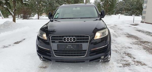 Black Audi Q7 2009 in Kupiskis, with an engine capacity of 4.20 L and mileage of 376 thousand km for 7290 €, photo 2 on AUTOMOTO.COM.LV