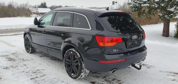 Black Audi Q7 2009 in Kupiskis, with an engine capacity of 4.20 L and mileage of 376 thousand km for 7290 €, photo 7 on AUTOMOTO.COM.LV