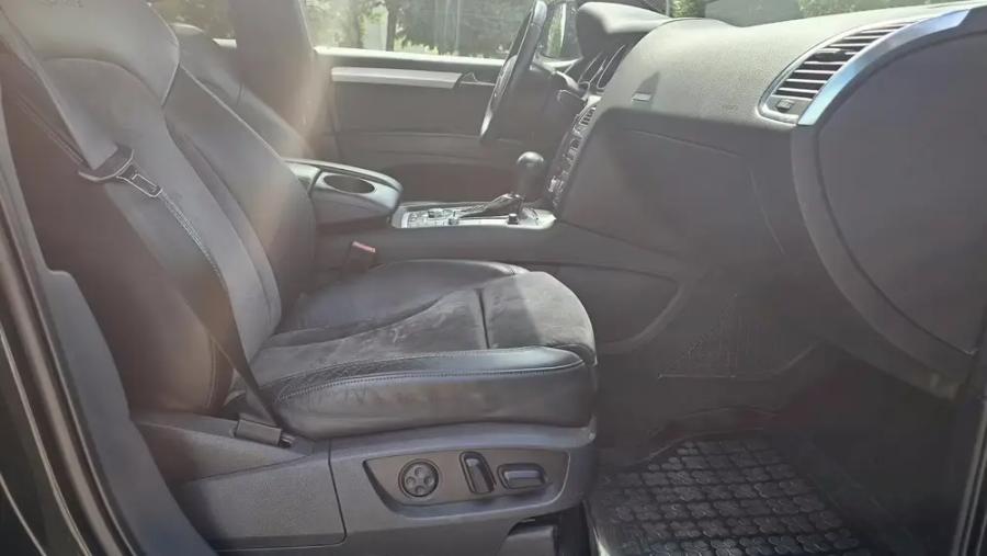 Black Audi Q7 2009 in Riga, with an engine capacity of 3.00 L and mileage of 339 thousand km for 7950 €, photo 16 on AUTOMOTO.COM.LV
