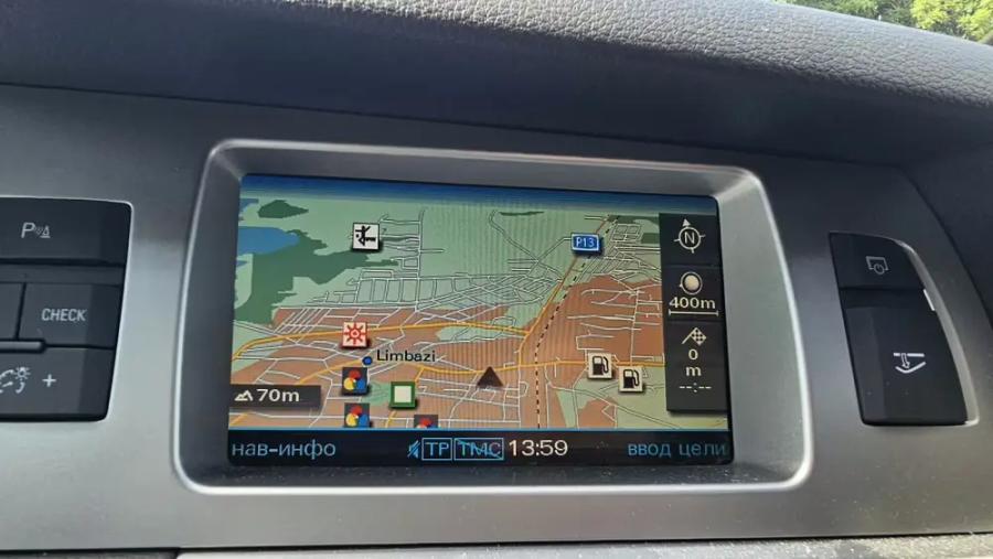 Black Audi Q7 2009 in Riga, with an engine capacity of 3.00 L and mileage of 339 thousand km for 7950 €, photo 20 on AUTOMOTO.COM.LV