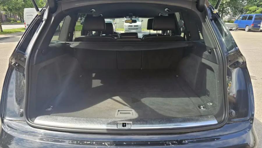Black Audi Q7 2009 in Riga, with an engine capacity of 3.00 L and mileage of 339 thousand km for 7950 €, photo 28 on AUTOMOTO.COM.LV