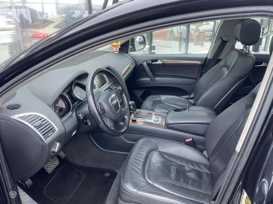 Black Audi Q7 2010 in Vilnius, with an engine capacity of 2.97 L and mileage of 340 thousand km for 9500 €, photo 10 on AUTOMOTO.COM.LV