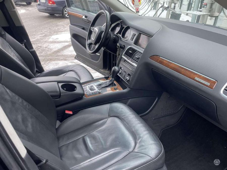 Black Audi Q7 2010 in Vilnius, with an engine capacity of 2.97 L and mileage of 340 thousand km for 9500 €, photo 11 on AUTOMOTO.COM.LV