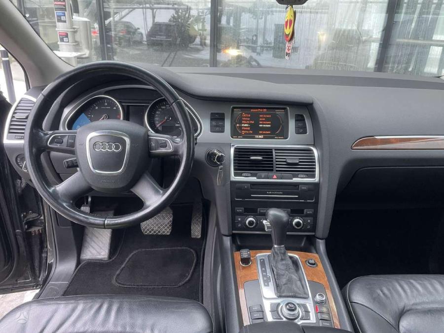 Black Audi Q7 2010 in Vilnius, with an engine capacity of 2.97 L and mileage of 340 thousand km for 9500 €, photo 15 on AUTOMOTO.COM.LV