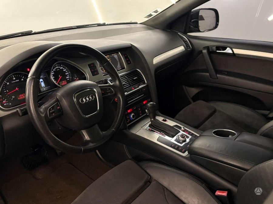 Melns Audi Q7 2010 Marijampole, ar dzinēja tilpumu 2.97 L un nobraukumu 235 tūkst. km par 13250 €, foto 2 vietnē AUTOMOTO.COM.LV