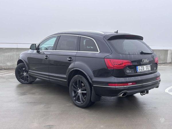 Black Audi Q7 2010 in Vilnius, with an engine capacity of 2.97 L and mileage of 277 thousand km for 9950 €, photo 6 on AUTOMOTO.COM.LV