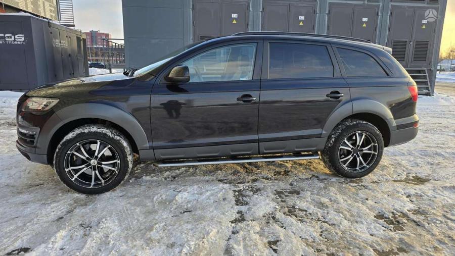 Black Audi Q7 2010 in Klaipeda, with an engine capacity of 4.13 L and mileage of 260 thousand km for 11700 €, photo 2 on AUTOMOTO.COM.LV