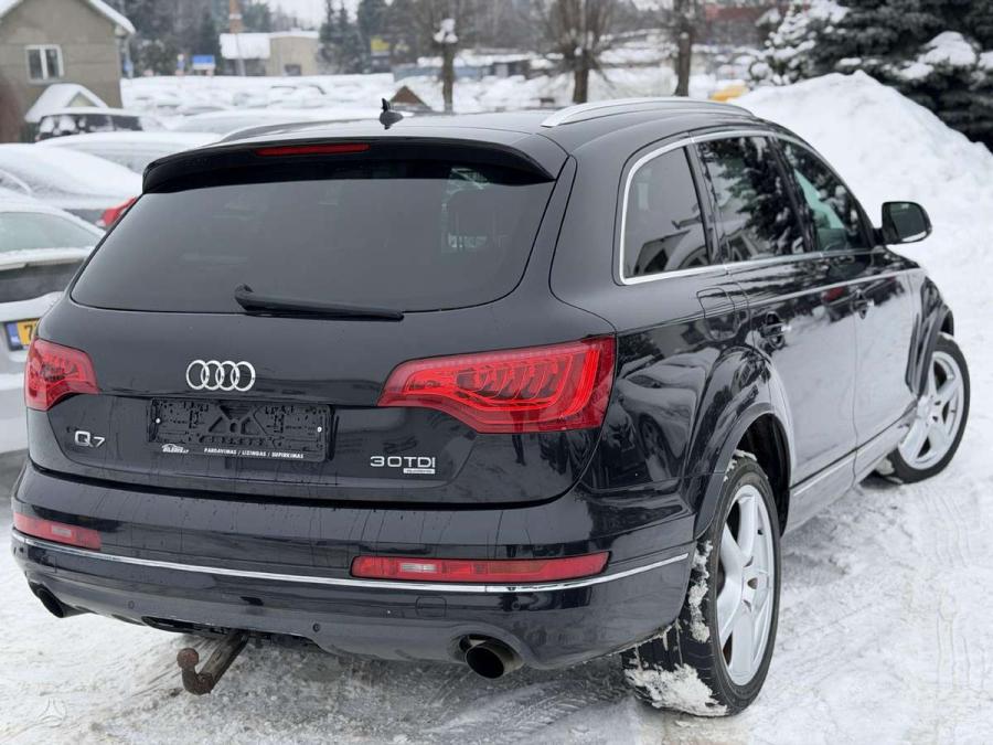 Black Audi Q7 2010 in Utena, with an engine capacity of 2.97 L and mileage of 290 thousand km for 8590 €, photo 2 on AUTOMOTO.COM.LV