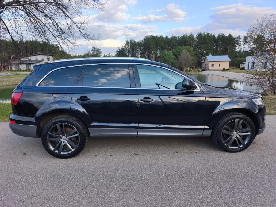 Black Audi Q7 2010 in Druskininkai, with an engine capacity of 3.00 L and mileage of 276 thousand km for 9200 €, photo 28 on AUTOMOTO.COM.LV