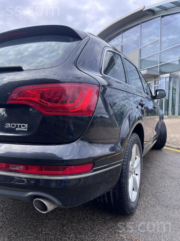 Black Audi Q7 2010 in Riga, with an engine capacity of 3.00 L and mileage of 213 thousand km for 10900 €, photo 1 on AUTOMOTO.COM.LV