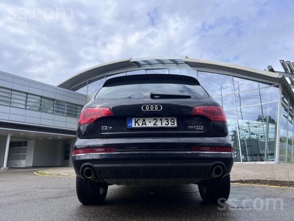 Black Audi Q7 2010 in Riga, with an engine capacity of 3.00 L and mileage of 213 thousand km for 10900 €, photo 3 on AUTOMOTO.COM.LV