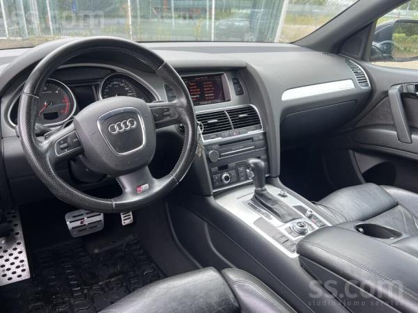 Black Audi Q7 2010 in Riga, with an engine capacity of 3.00 L and mileage of 213 thousand km for 10900 €, photo 7 on AUTOMOTO.COM.LV