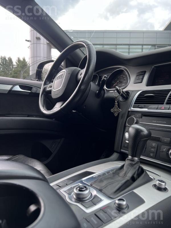 Black Audi Q7 2010 in Riga, with an engine capacity of 3.00 L and mileage of 213 thousand km for 10900 €, photo 9 on AUTOMOTO.COM.LV