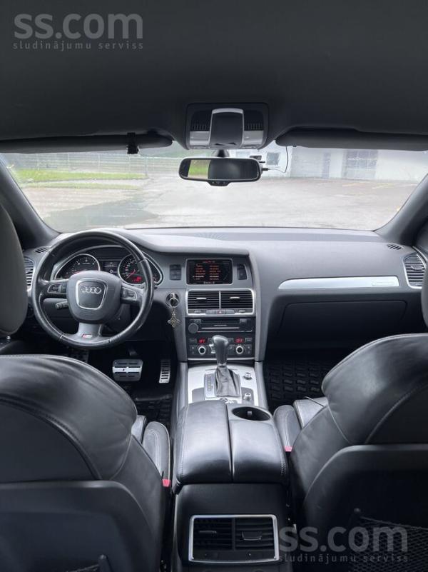 Black Audi Q7 2010 in Riga, with an engine capacity of 3.00 L and mileage of 213 thousand km for 10900 €, photo 10 on AUTOMOTO.COM.LV