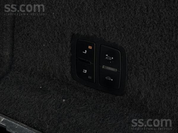 Black Audi Q7 2010 in Riga, with an engine capacity of 3.00 L and mileage of 328 thousand km for 10990 €, photo 10 on AUTOMOTO.COM.LV