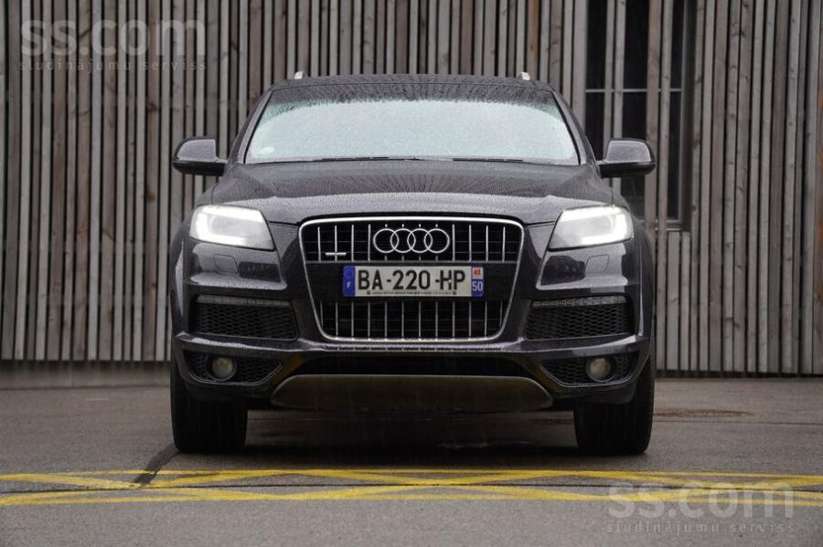 Black Audi Q7 2010 in Riga, with an engine capacity of 3.00 L and mileage of 247 thousand km for 10990 €, photo 3 on AUTOMOTO.COM.LV