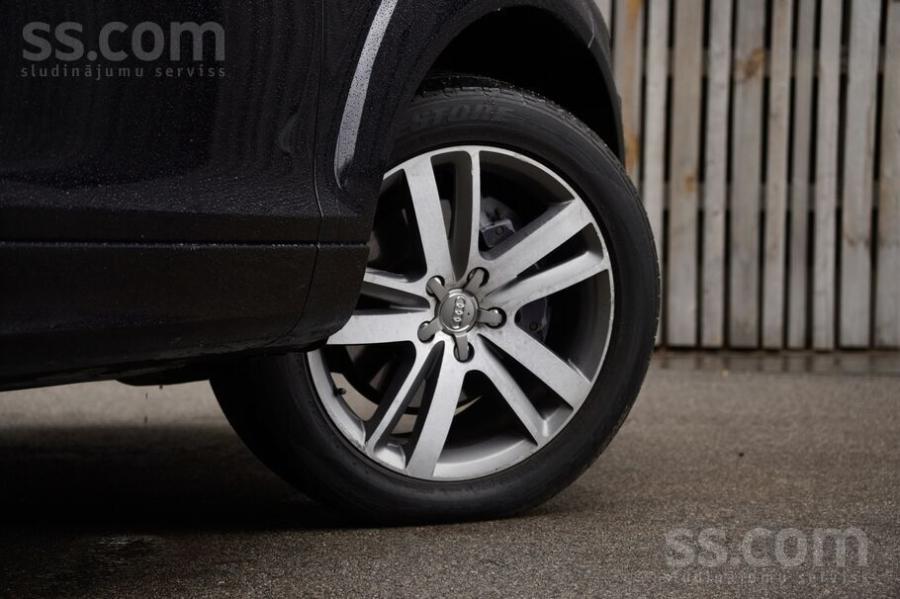 Black Audi Q7 2010 in Riga, with an engine capacity of 3.00 L and mileage of 247 thousand km for 10990 €, photo 9 on AUTOMOTO.COM.LV