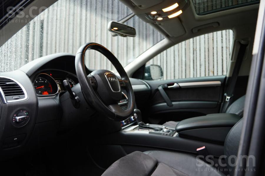 Black Audi Q7 2010 in Riga, with an engine capacity of 3.00 L and mileage of 247 thousand km for 10990 €, photo 12 on AUTOMOTO.COM.LV