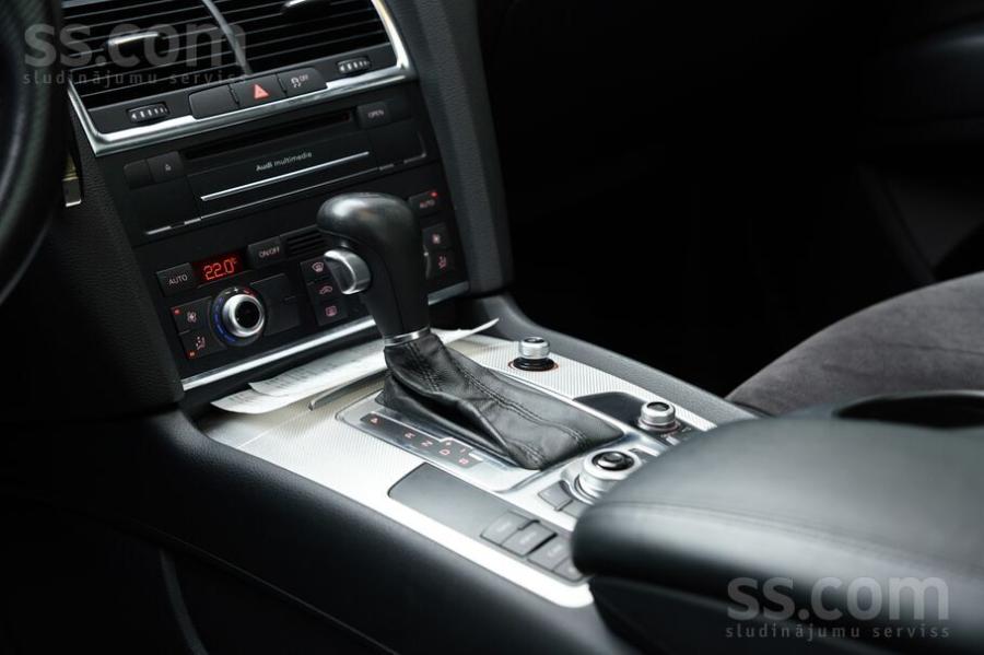 Black Audi Q7 2010 in Riga, with an engine capacity of 3.00 L and mileage of 247 thousand km for 10990 €, photo 14 on AUTOMOTO.COM.LV