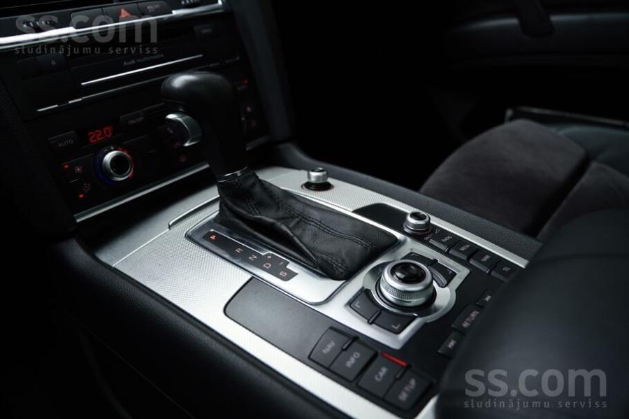 Black Audi Q7 2010 in Riga, with an engine capacity of 3.00 L and mileage of 247 thousand km for 10990 €, photo 17 on AUTOMOTO.COM.LV