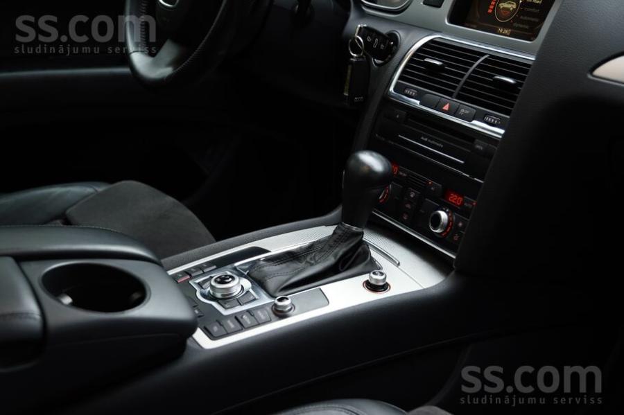 Black Audi Q7 2010 in Riga, with an engine capacity of 3.00 L and mileage of 247 thousand km for 10990 €, photo 25 on AUTOMOTO.COM.LV