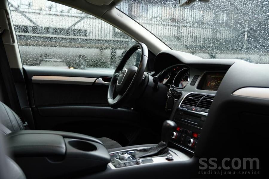 Black Audi Q7 2010 in Riga, with an engine capacity of 3.00 L and mileage of 247 thousand km for 10990 €, photo 26 on AUTOMOTO.COM.LV