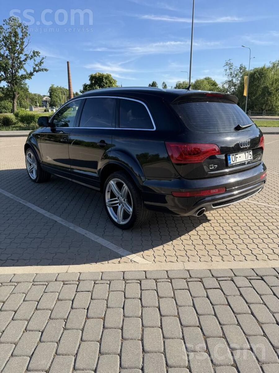 Black Audi Q7 2010 in Saldus, with an engine capacity of 3.00 L and mileage of 281 thousand km for 13500 €, photo 4 on AUTOMOTO.COM.LV