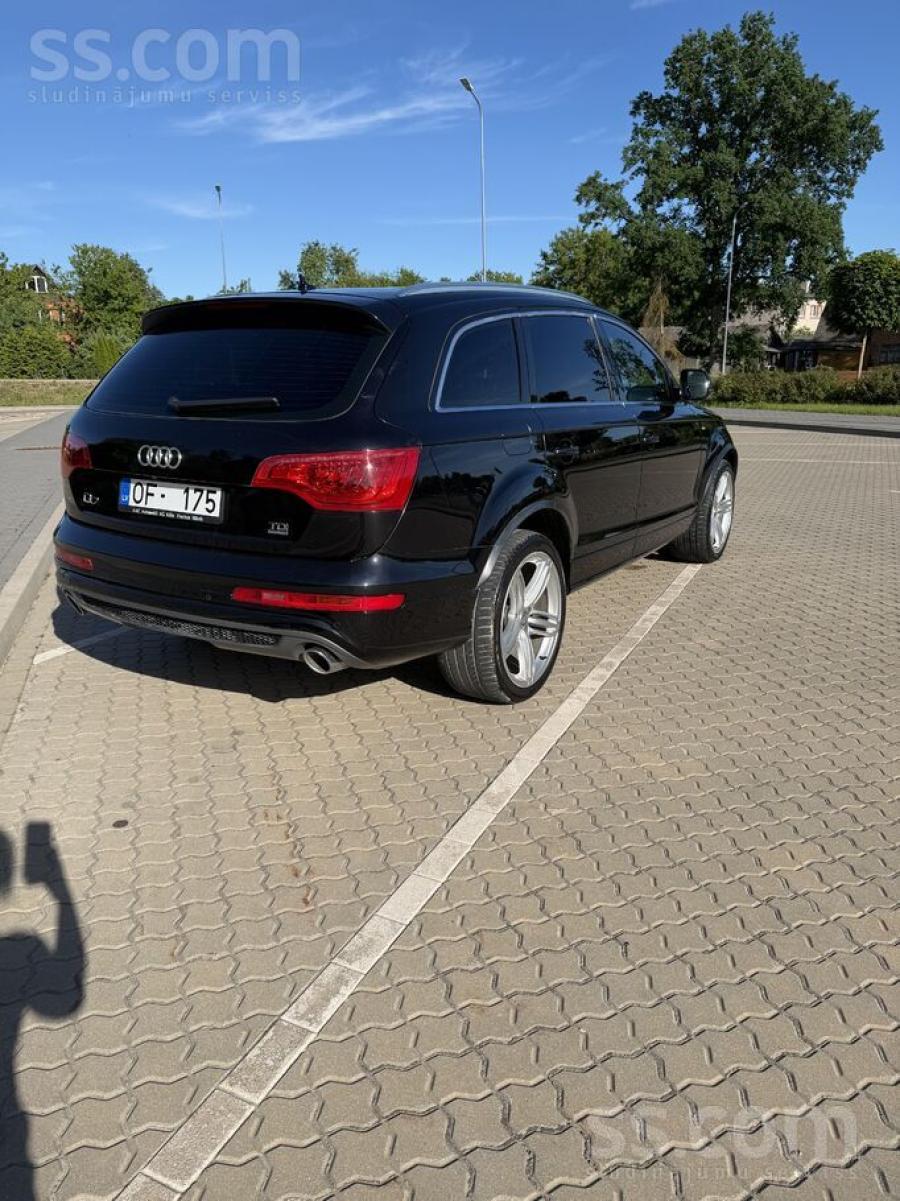 Black Audi Q7 2010 in Saldus, with an engine capacity of 3.00 L and mileage of 281 thousand km for 13500 €, photo 5 on AUTOMOTO.COM.LV