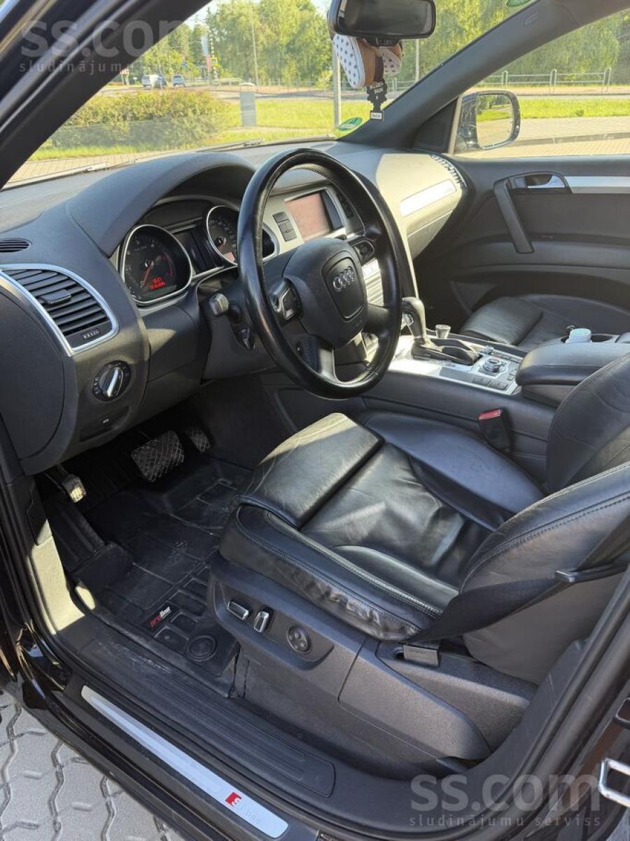 Black Audi Q7 2010 in Saldus, with an engine capacity of 3.00 L and mileage of 281 thousand km for 13500 €, photo 6 on AUTOMOTO.COM.LV