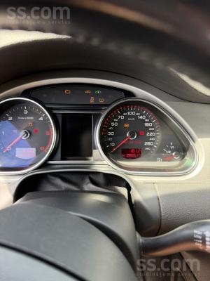 Black Audi Q7 2010 in Saldus, with an engine capacity of 3.00 L and mileage of 281 thousand km for 13500 €, photo 8 on AUTOMOTO.COM.LV