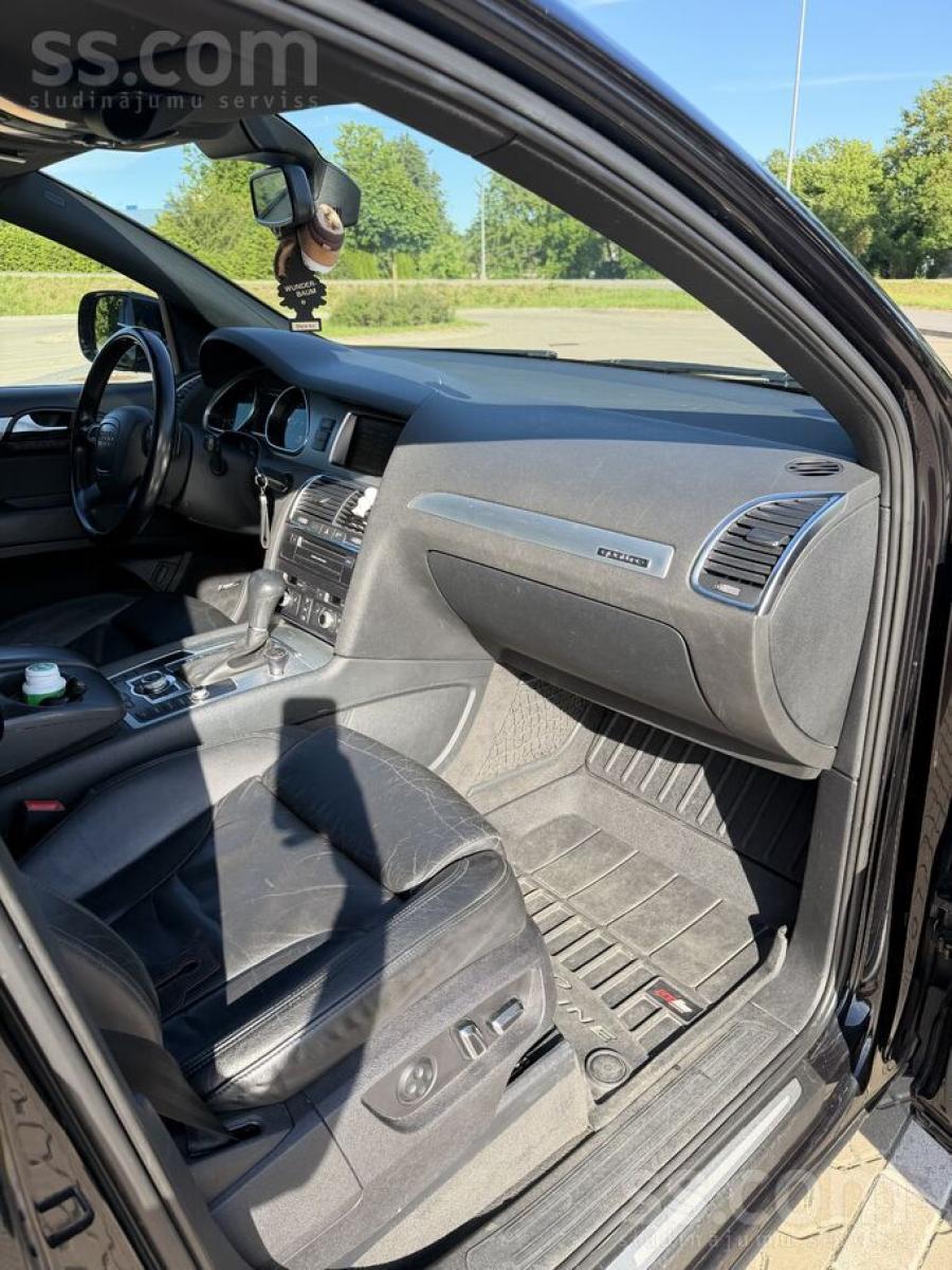 Black Audi Q7 2010 in Saldus, with an engine capacity of 3.00 L and mileage of 281 thousand km for 13500 €, photo 9 on AUTOMOTO.COM.LV