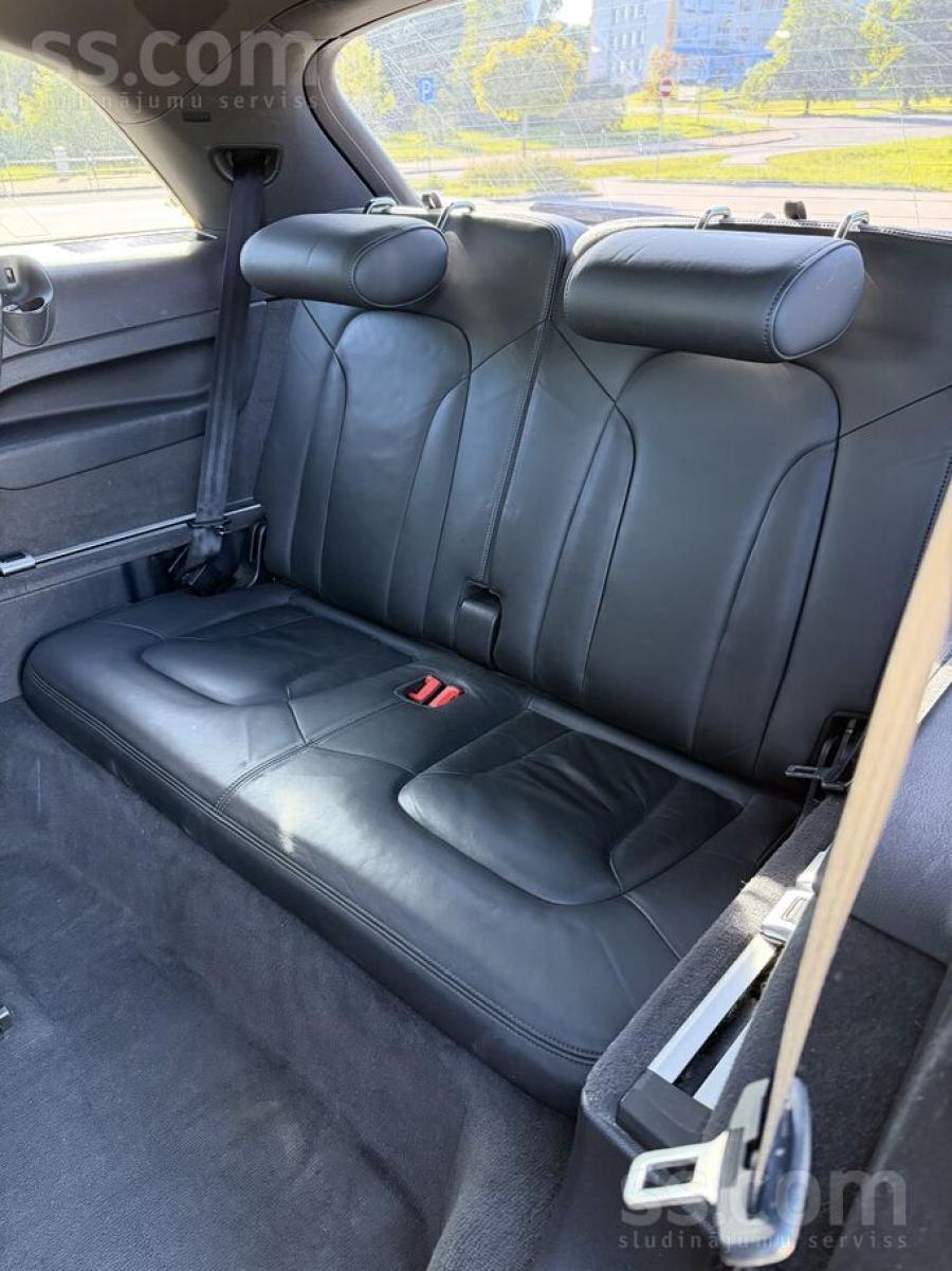 Black Audi Q7 2010 in Saldus, with an engine capacity of 3.00 L and mileage of 281 thousand km for 13500 €, photo 13 on AUTOMOTO.COM.LV