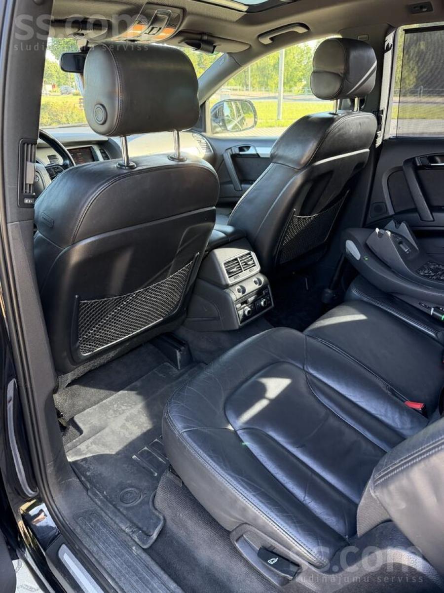 Black Audi Q7 2010 in Saldus, with an engine capacity of 3.00 L and mileage of 281 thousand km for 13500 €, photo 14 on AUTOMOTO.COM.LV