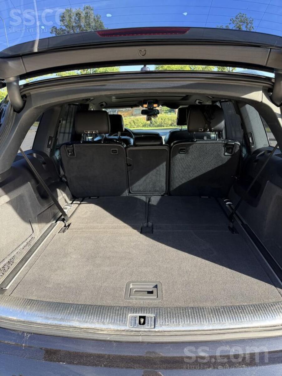 Black Audi Q7 2010 in Saldus, with an engine capacity of 3.00 L and mileage of 281 thousand km for 13500 €, photo 15 on AUTOMOTO.COM.LV