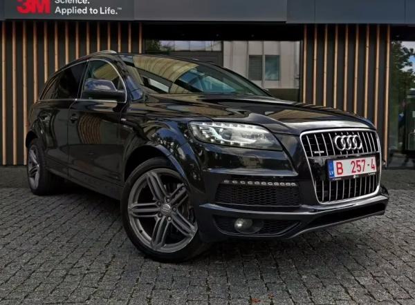 Black Audi Q7 2010 in Riga, with an engine capacity of 3.00 L and mileage of 241 thousand km for 15100 €, photo 1 on AUTOMOTO.COM.LV