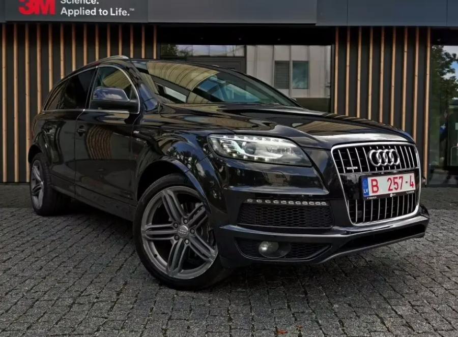 Black Audi Q7 2010 in Riga, with an engine capacity of 3.00 L and mileage of 241 thousand km for 15100 €, photo 1 on AUTOMOTO.COM.LV