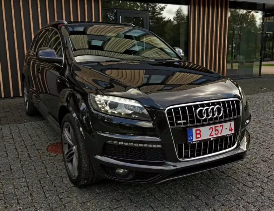 Black Audi Q7 2010 in Riga, with an engine capacity of 3.00 L and mileage of 241 thousand km for 15100 €, photo 4 on AUTOMOTO.COM.LV